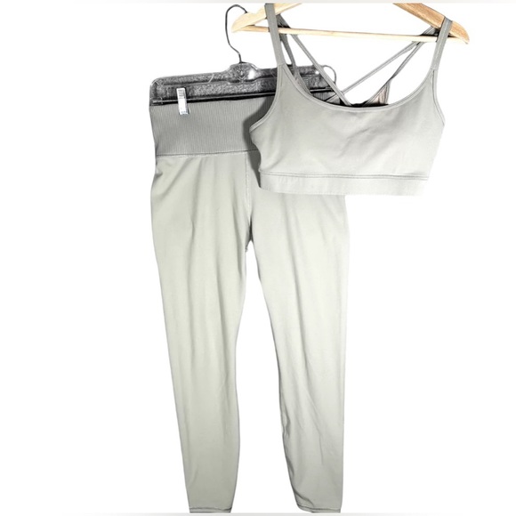 Vuori | Pants & Jumpsuits | Vuori Leggings And Sports Bra Set Size L ...